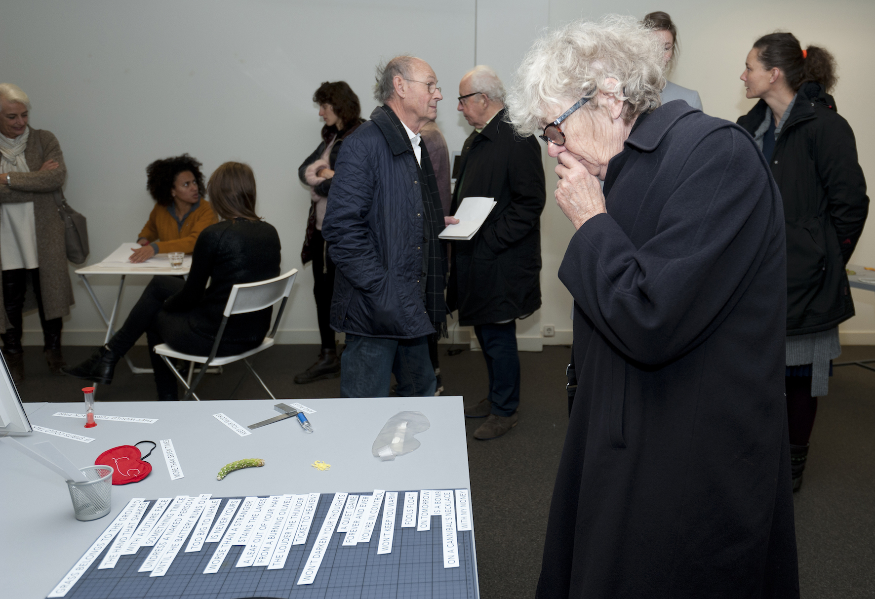 Paper is a leaf that will destroy us in its fall | Onomatopee